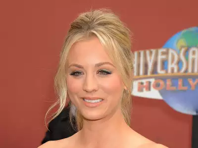 Kaley Cuoco Rock The Vote National Bus Tour Concert In Hollywood Wallpaper