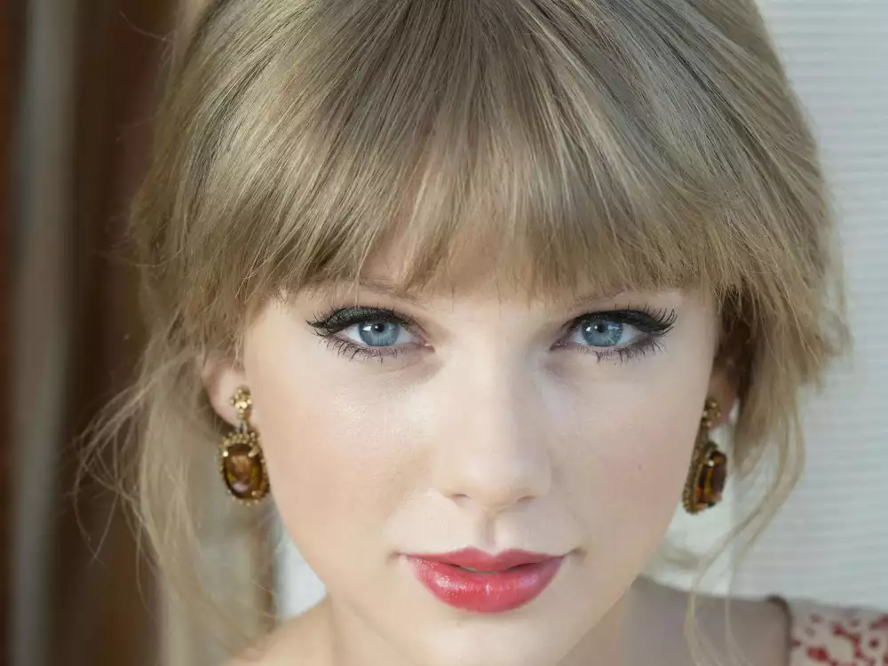 Taylor Swift Photoshoot Wallpaper